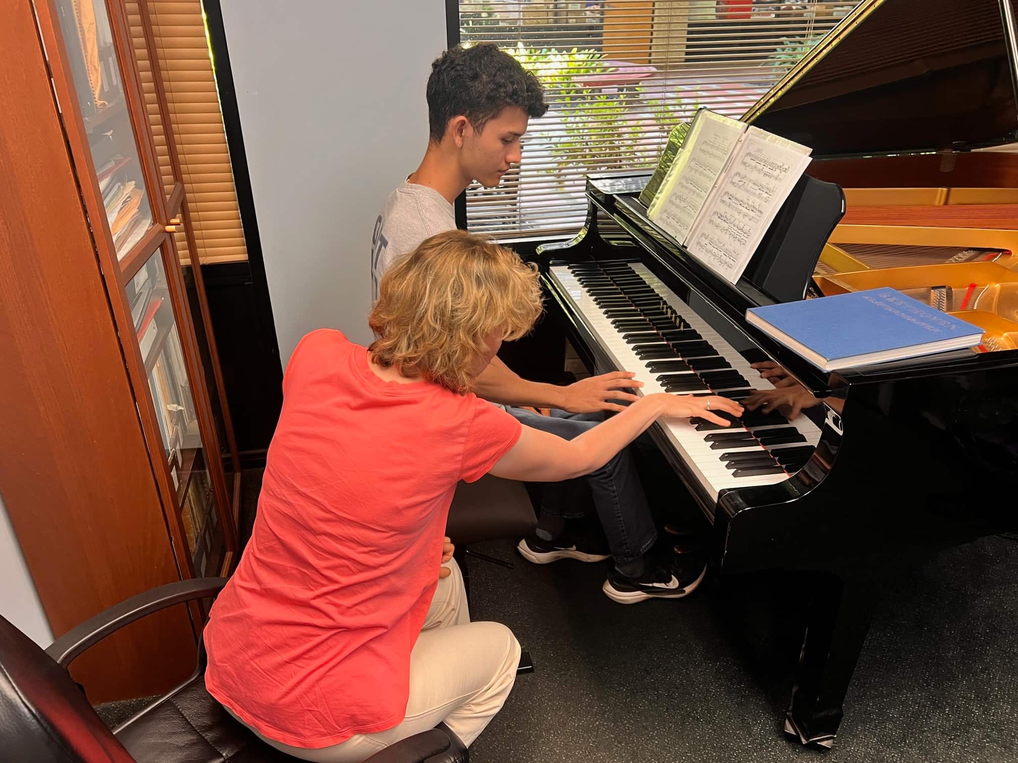 The Essential Role of Hand Independence in Piano Playing | K&M Music School